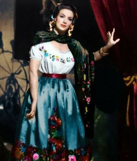 María Félix y su amor por el rebozo - El Arte del Rebozo